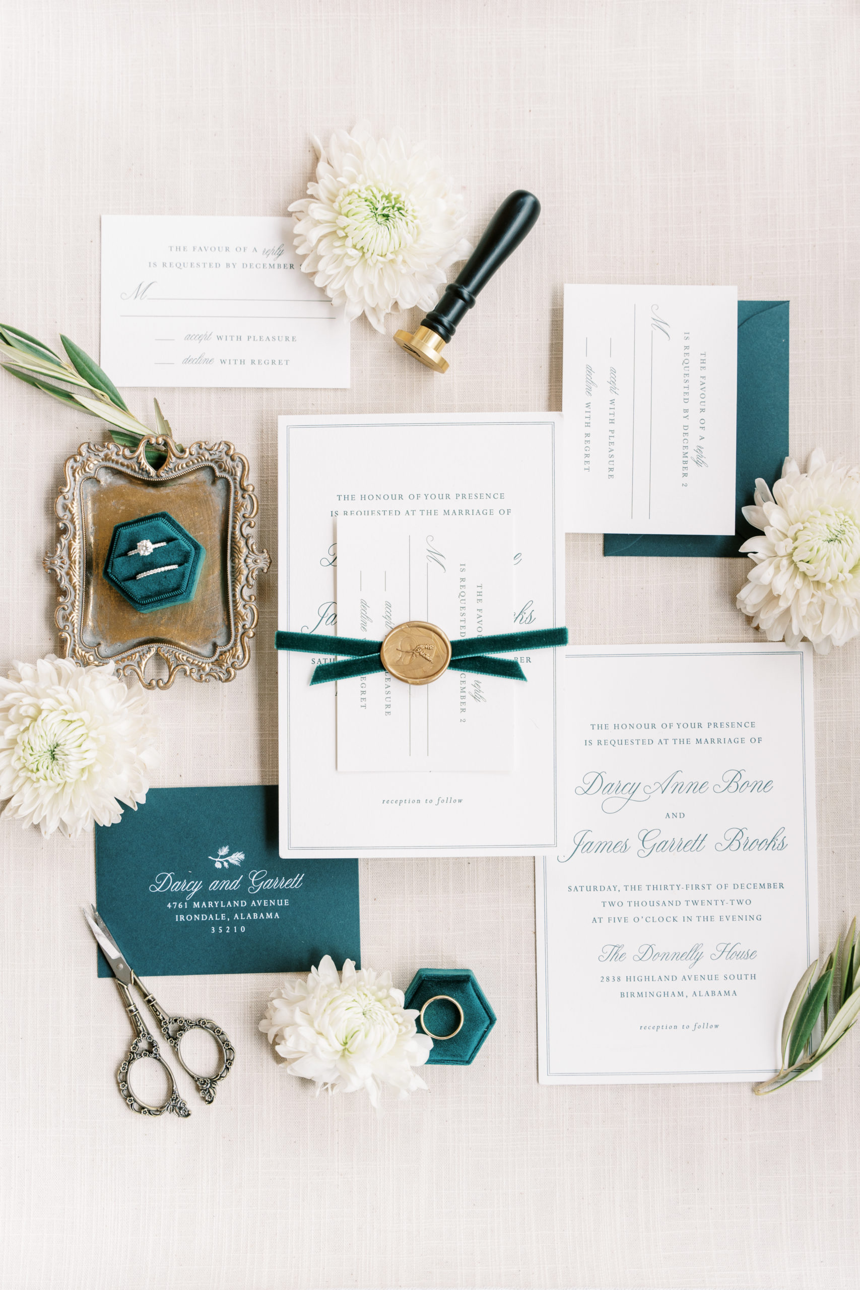 Darcy + Garrett | The Donnelly House Wedding | gabbiemesserphotography.com