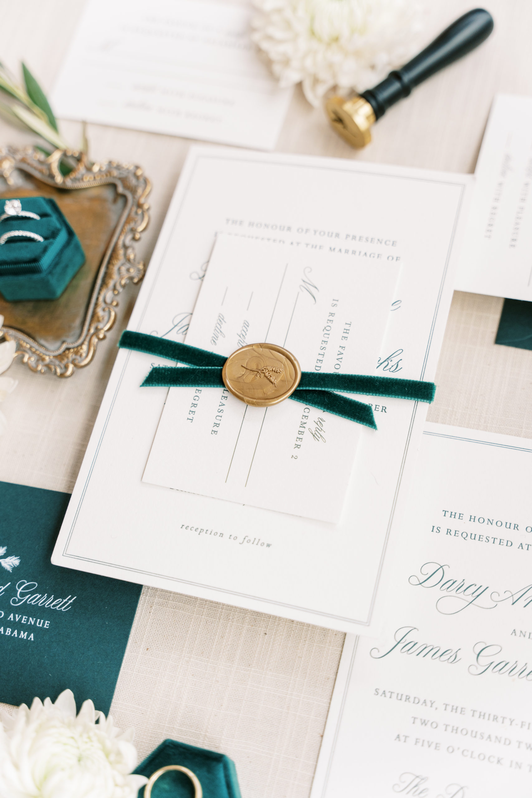 Darcy + Garrett | The Donnelly House Wedding | gabbiemesserphotography.com