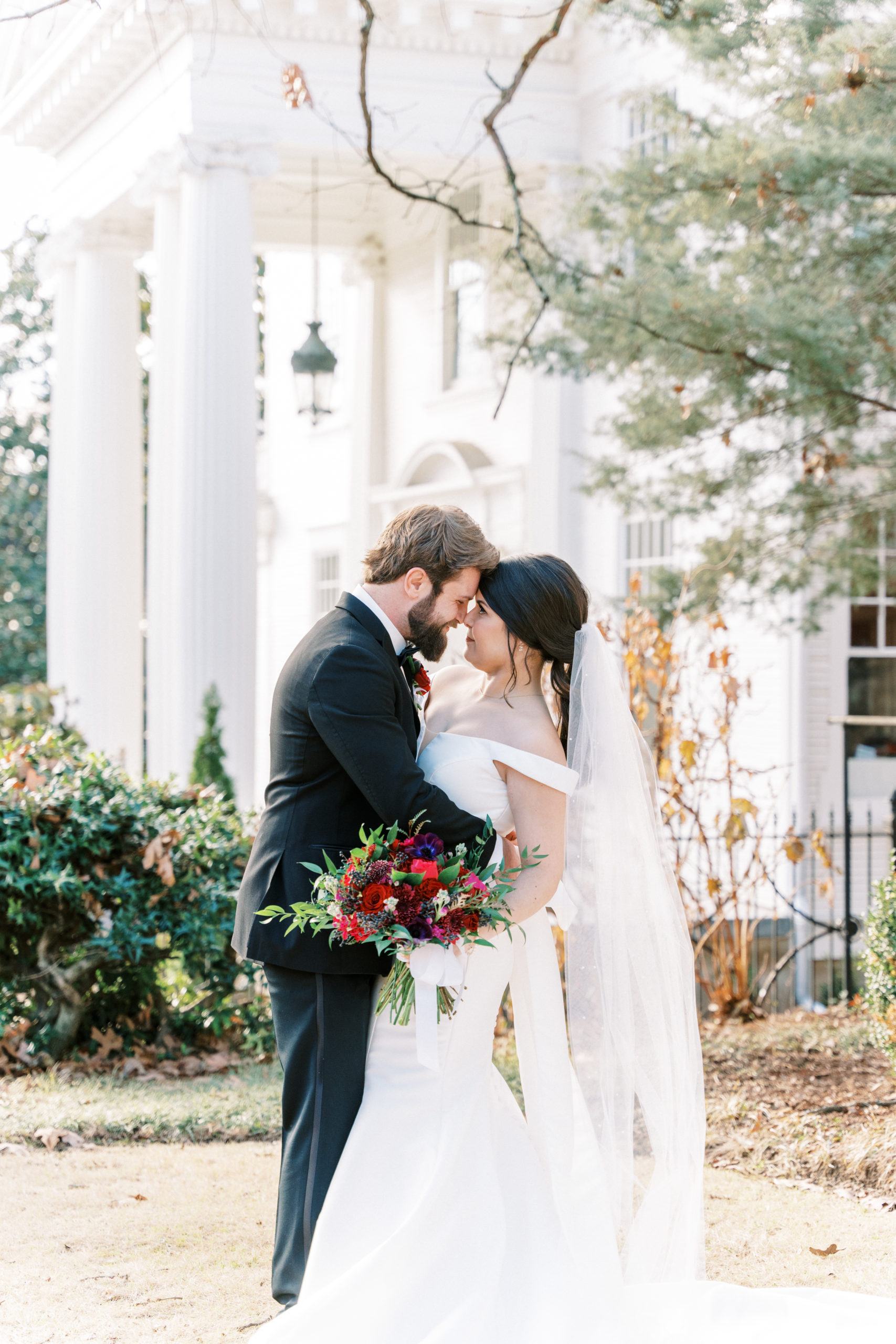 Darcy + Garrett | The Donnelly House Wedding | gabbiemesserphotography.com