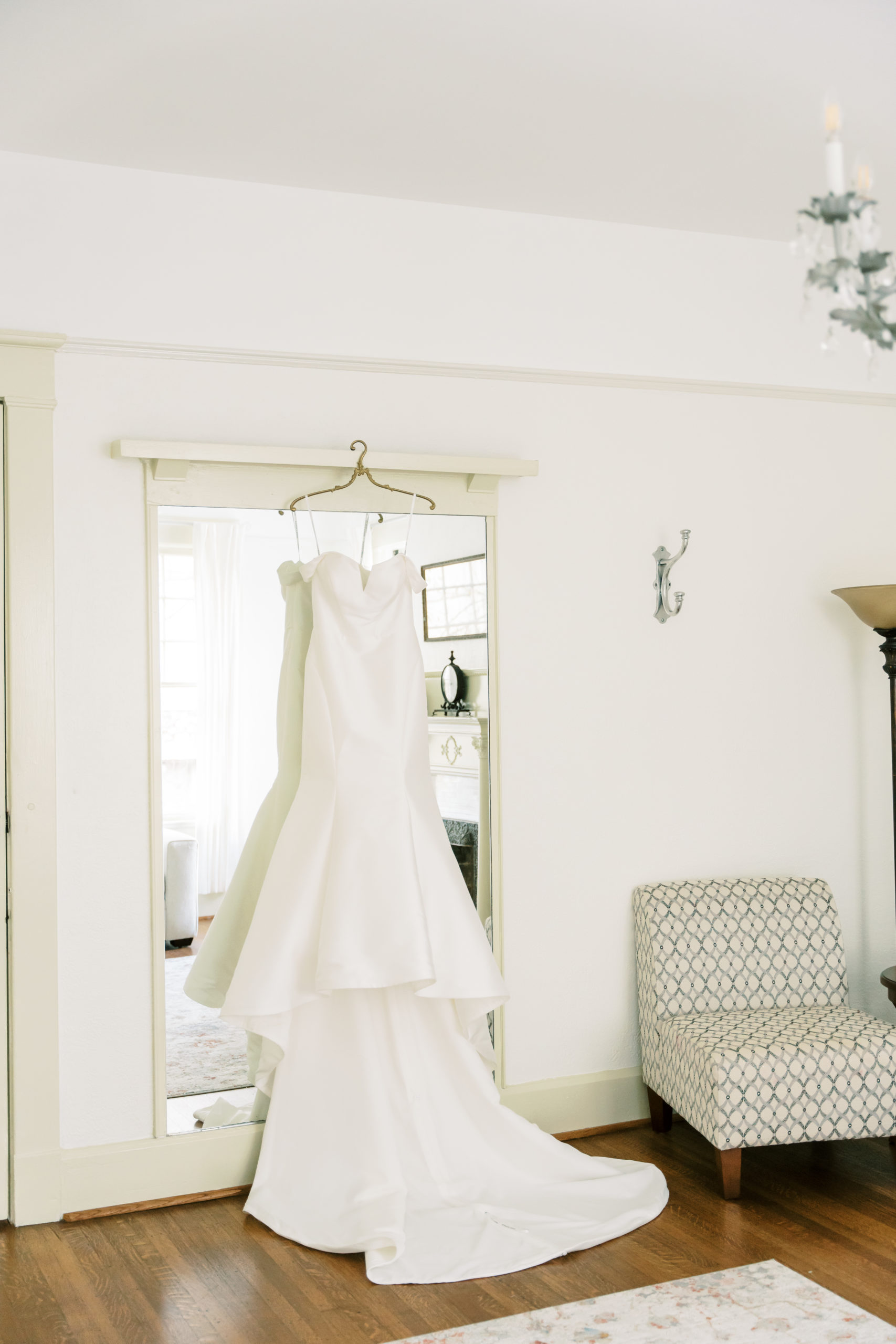Darcy + Garrett | The Donnelly House Wedding | gabbiemesserphotography.com